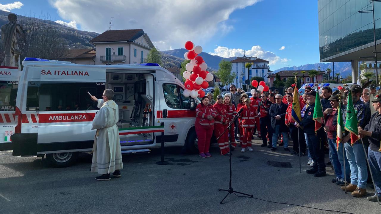 Stresa, l’inaugurazione della nuova ambulanza della Croce rossa è una ...