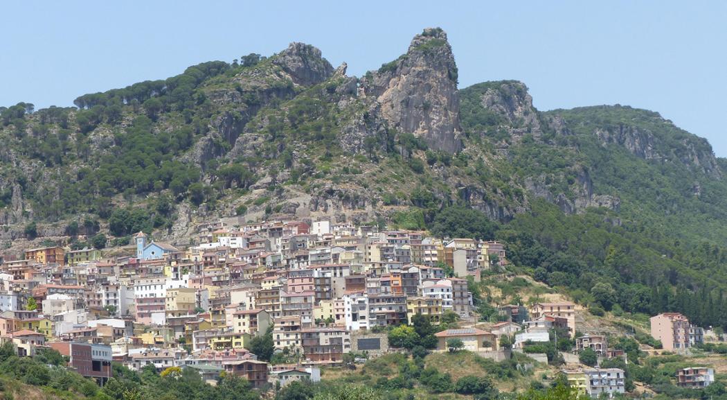 A Ulassai trasformato da Maria Lai in un museo a cielo aperto - La Stampa