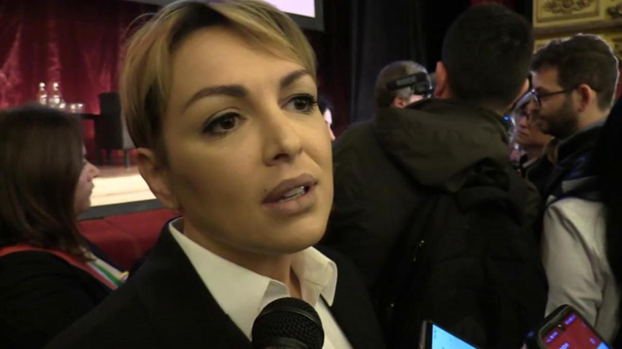 Francesca Pascale contro Gasparri: “In Forza Italia con la nascita del ...