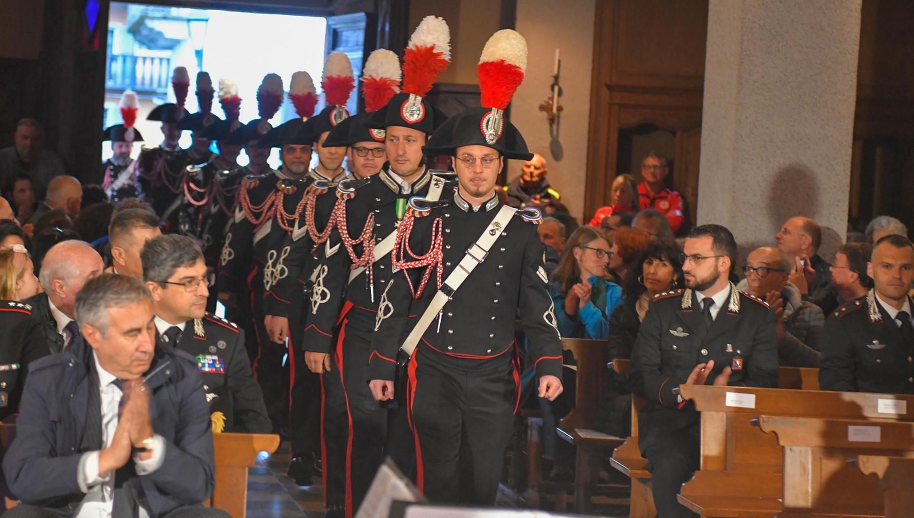 La fanfara del 3° reggimento carabinieri «Lombardia» nella chiesa di ...