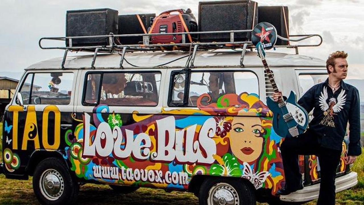Il Volkswagen di Tao Love Bus Experience porta il rock’n’roll alla ...