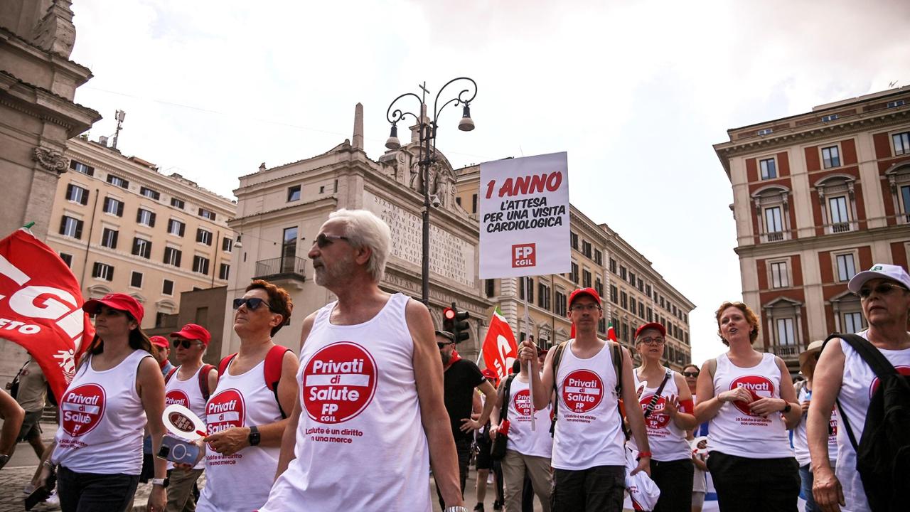 Sanità, boom del privato e ospedali in crisi - La Stampa