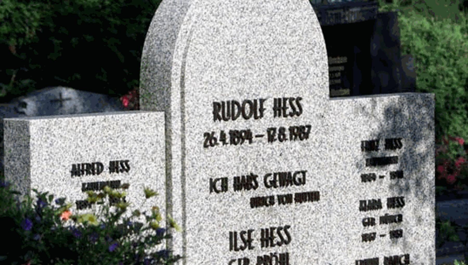 Distrutta tomba di Rudolf Hess, delfino di Hitler - La Stampa