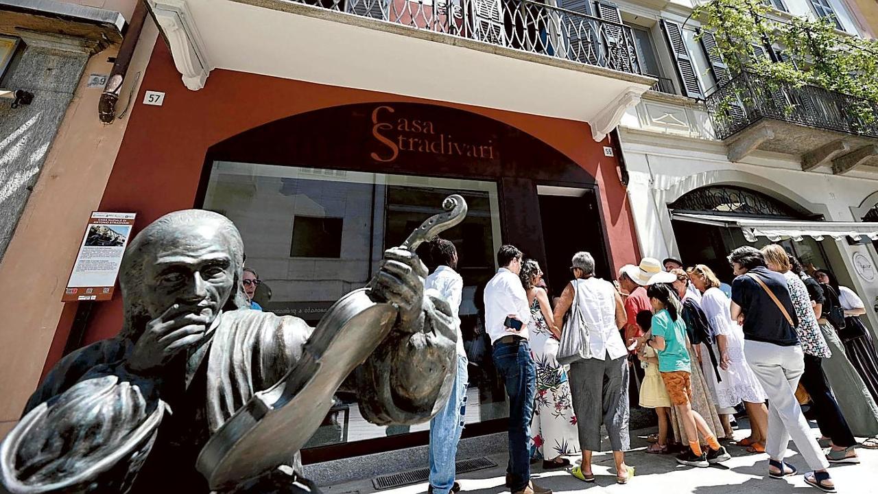 Cremona, riaperta la casa di Stradivari “Sarà un’officina per giovani ...