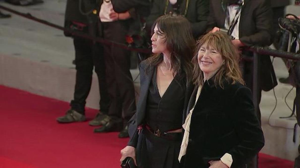 È morta l’attrice e cantante Jane Birkin. Con Serge Gainsbourg formò la ...