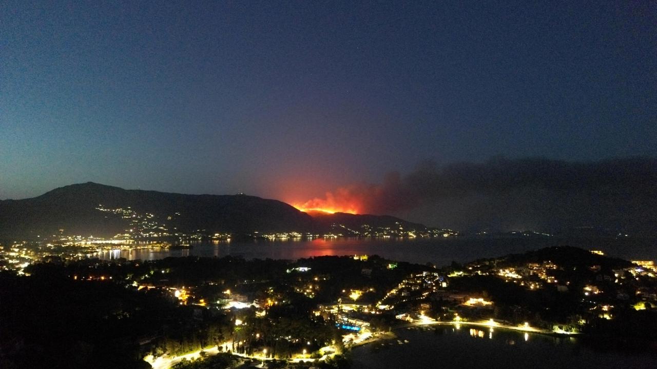 Meteo è emergenza caldo, incendi a Corfù: evacuati 17 villaggi. Italia ...