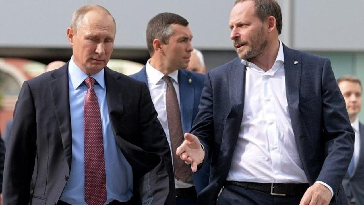 Gli oligarchi putiniani e la corsa a ripulirsi le biografie dalla ...