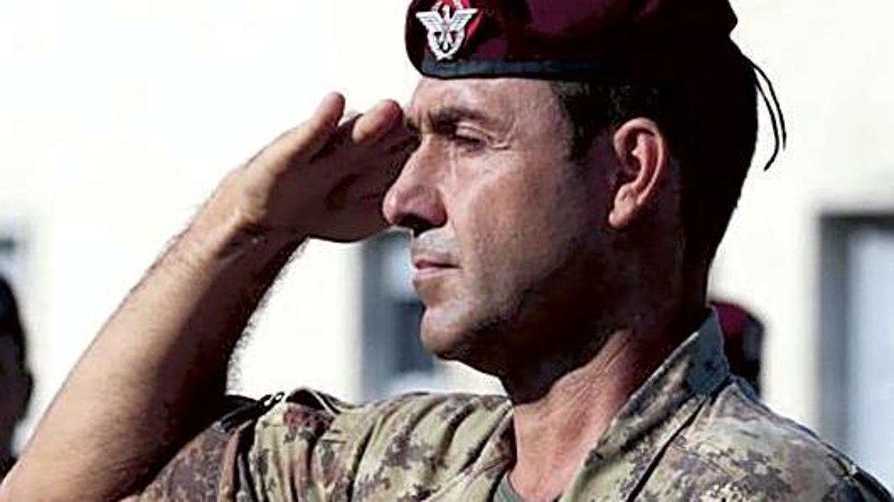 Il generale e il suo saggio guida dell’ultradestra - La Stampa