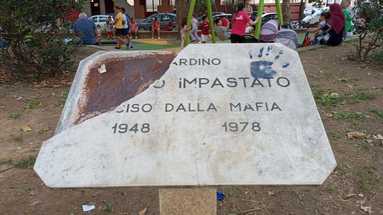Danneggiata la targa dedicata a Peppino Impastato a Torino - La Stampa