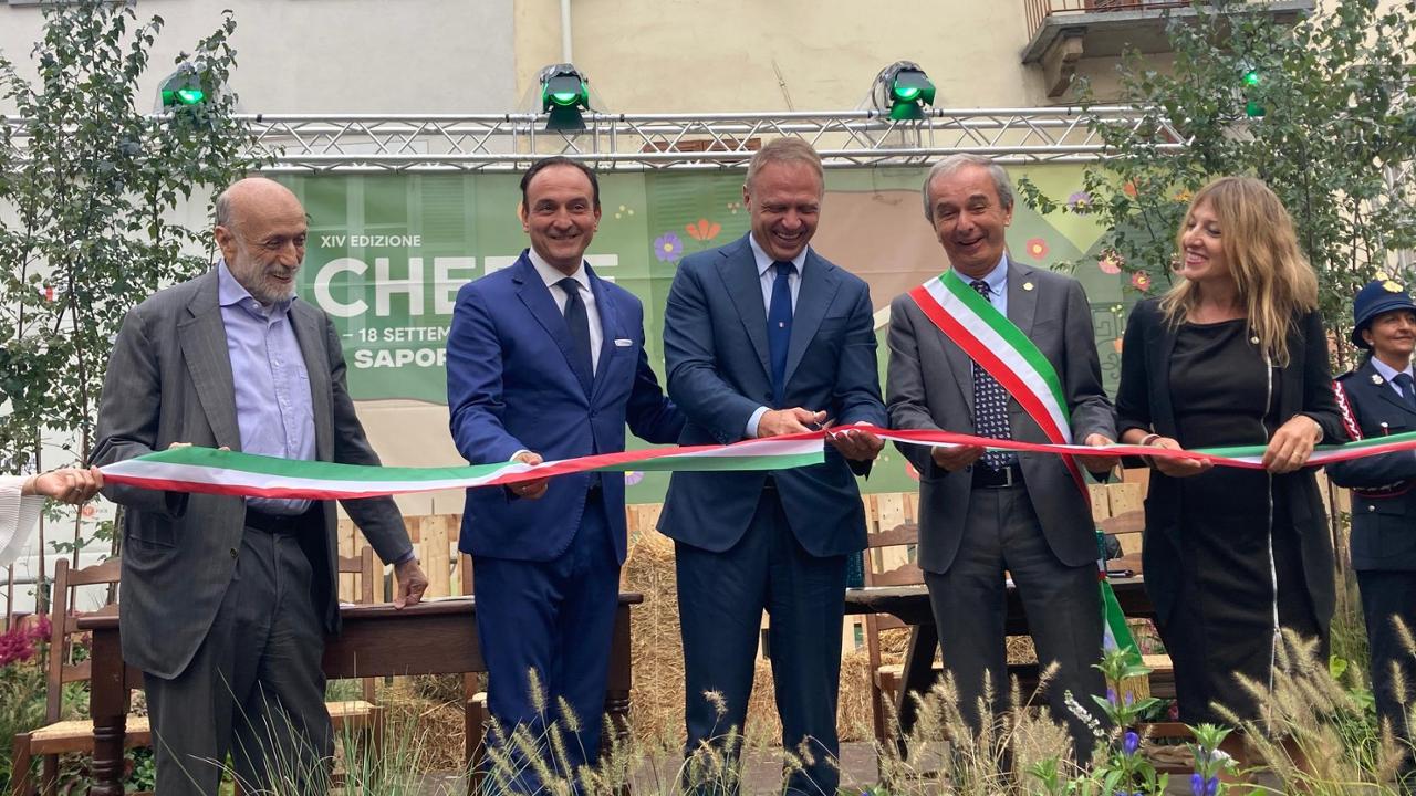 Il ministro Lollobrigida a Cheese: “Si utilizzi il latte delle mucche ...