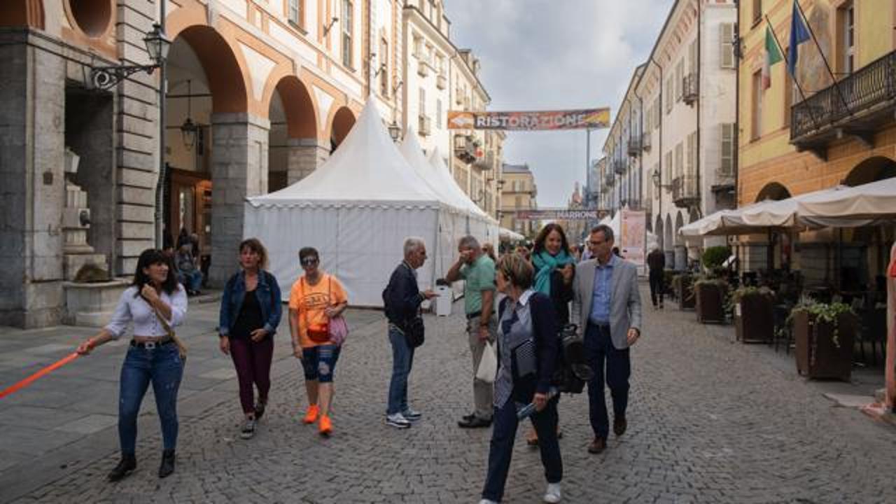 La Fiera del Marrone in tre minuti: viaggio fra gli stand dei sapori di ...