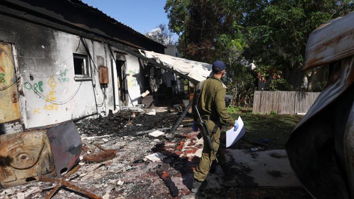Nel kibbutz di Nir Oz, tra chi aspetta il ritorno degli ostaggi - La Stampa