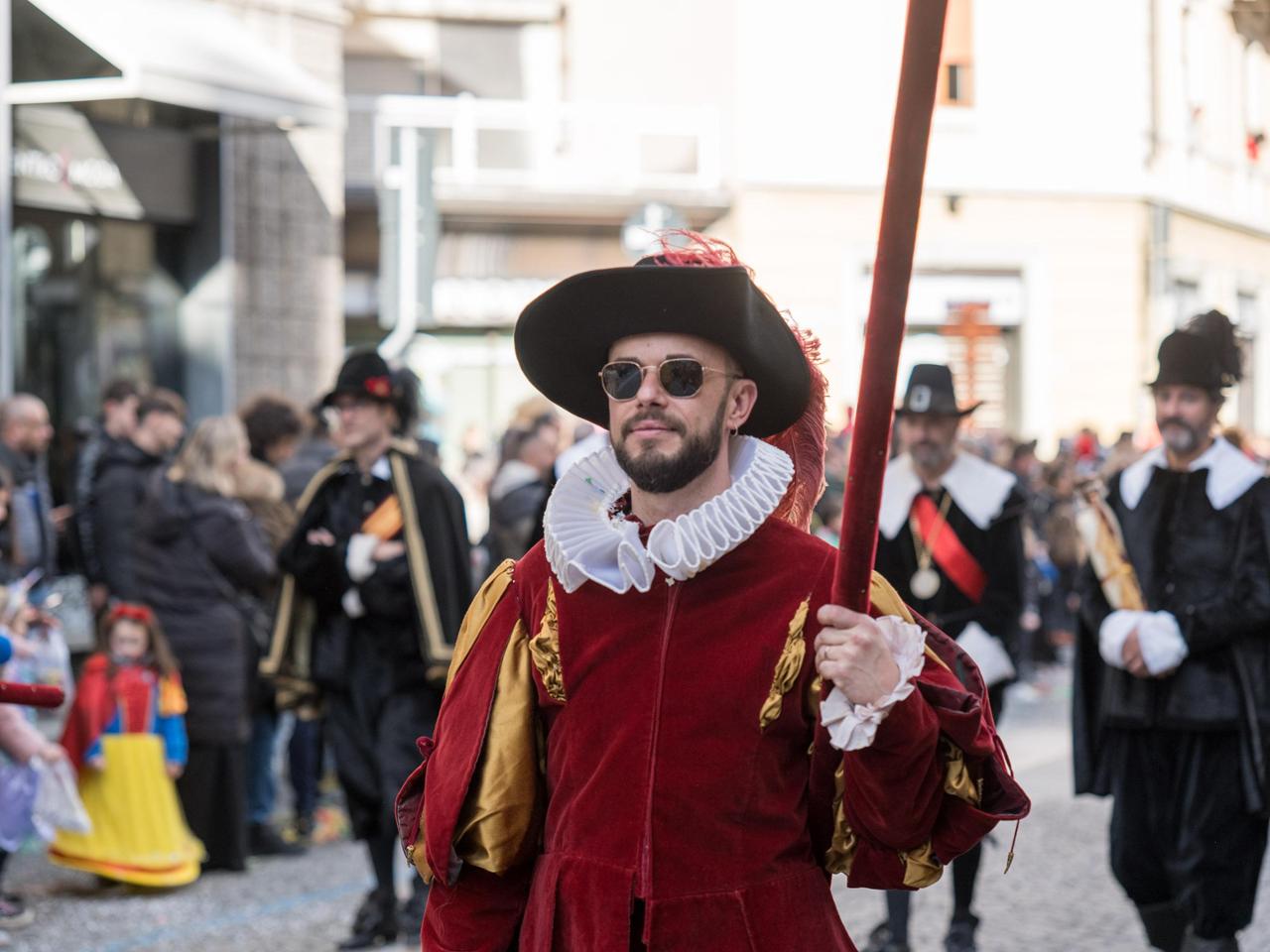 Domodossola, festa in piazza con il matrimonio di Carnevale del Togn e ...