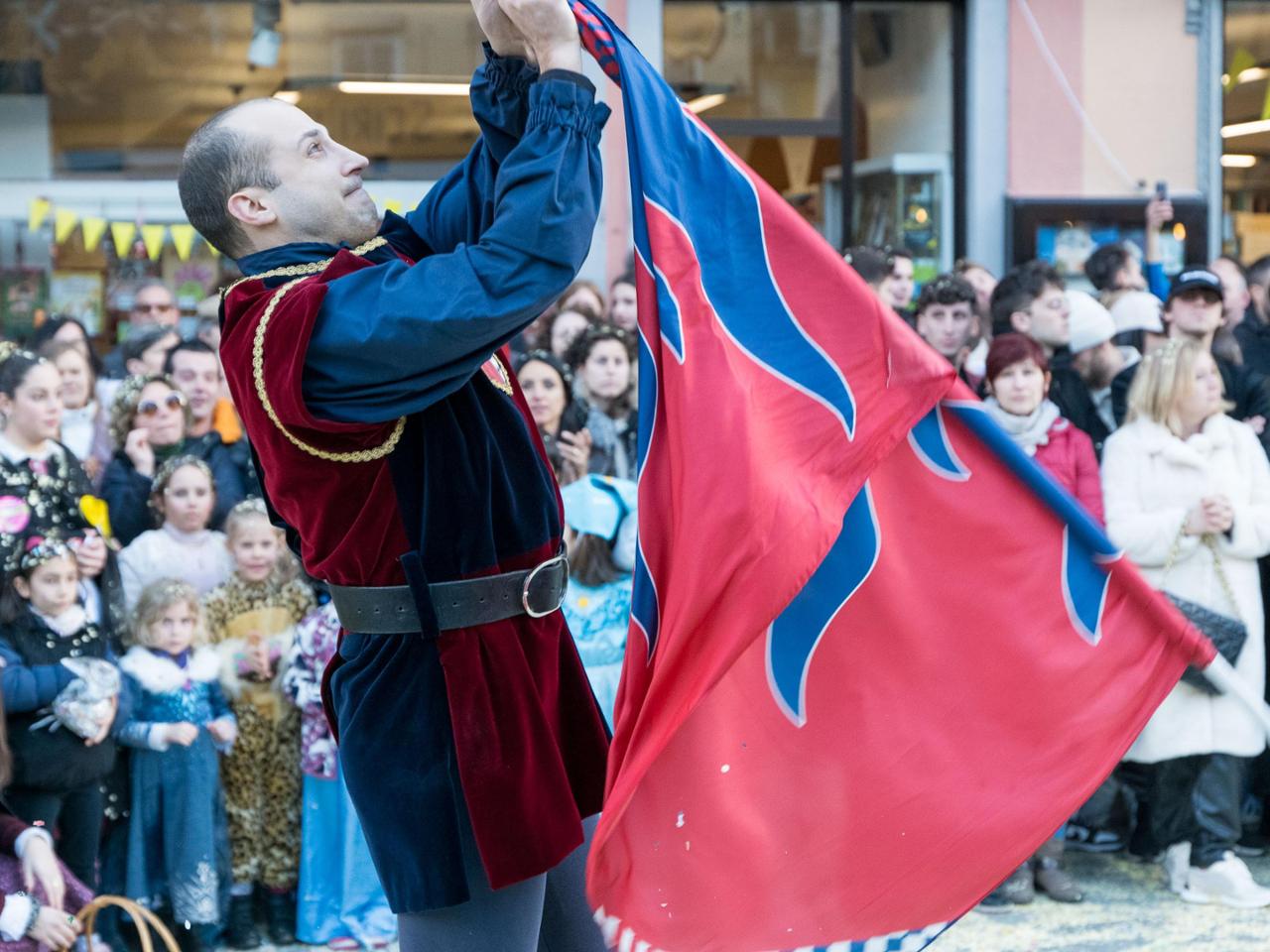 Domodossola, festa in piazza con il matrimonio di Carnevale del Togn e ...