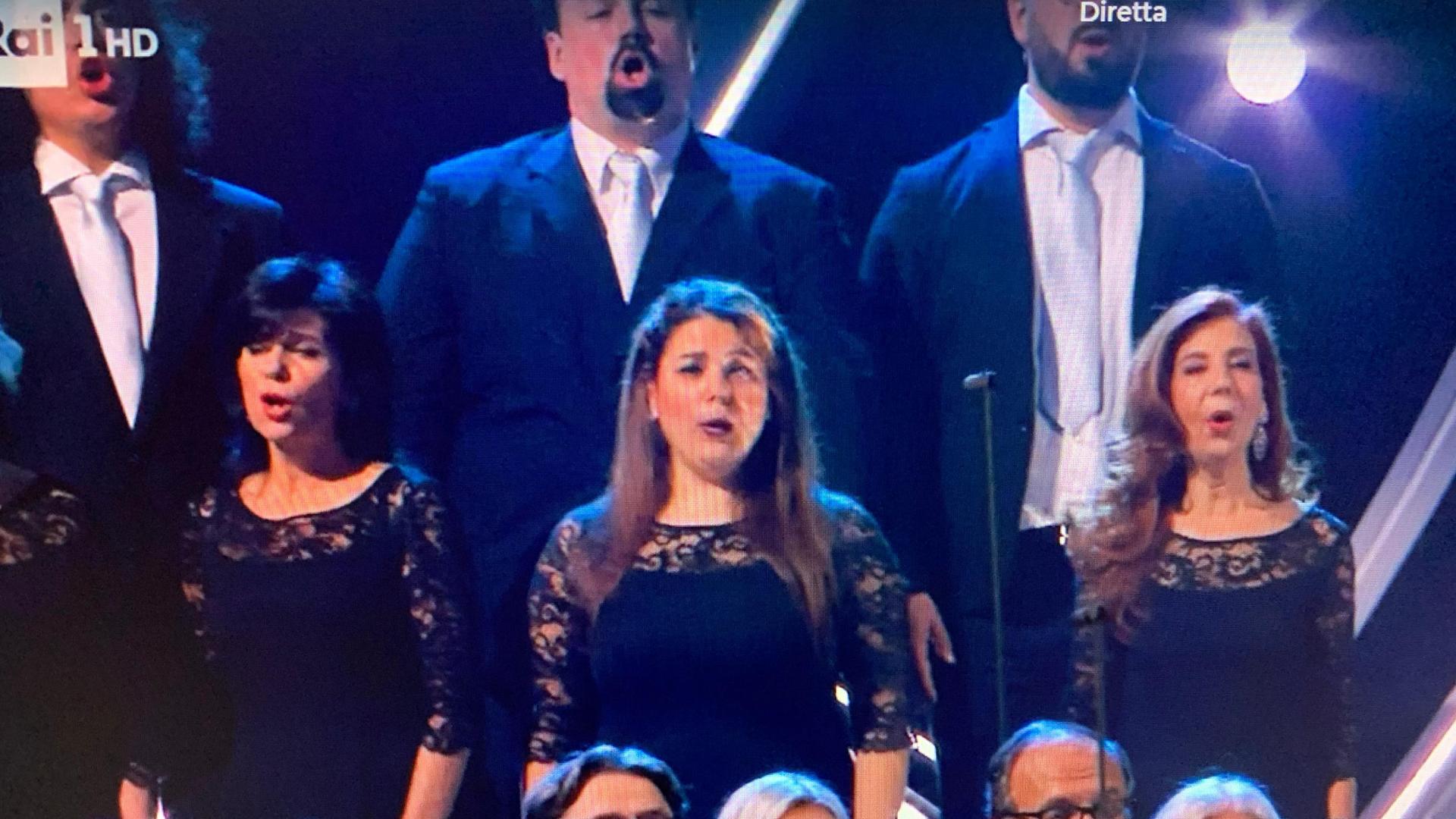 Festival di sanremo, il tenore di Verbania Damiano Colombo con il coro ...