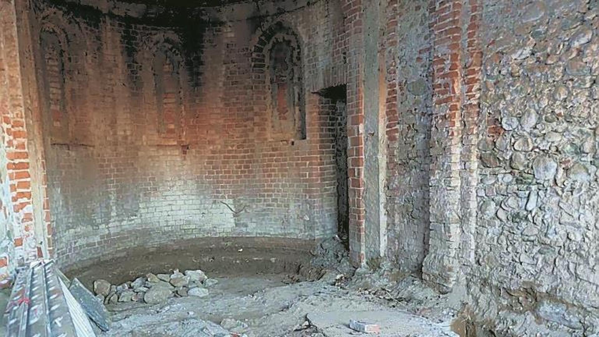 Castello di Bruino, trovate ossa umane durante gli scavi - La Stampa