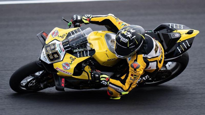 Andrea Iannone torna alle corse nella Superbike con il Team Go Eleven ...