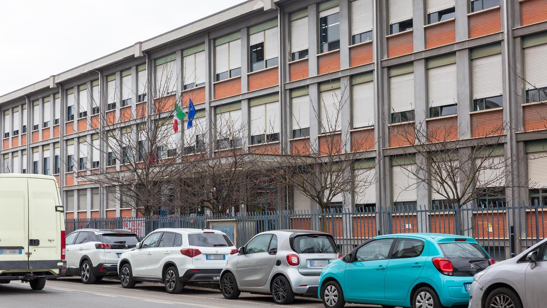Fialette urticanti in classe: evacuata la media Verga. Alcuni ragazzi ...