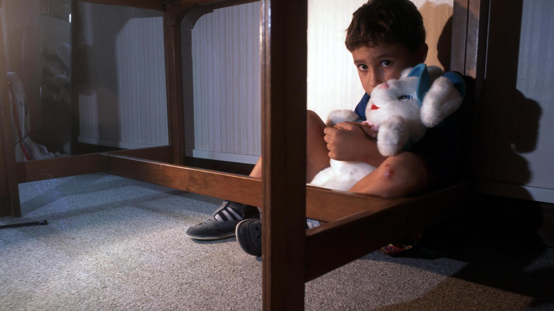 Violenza sessuale sulla figlia di 12 anni: arrestato nel Crotonese. Il ...