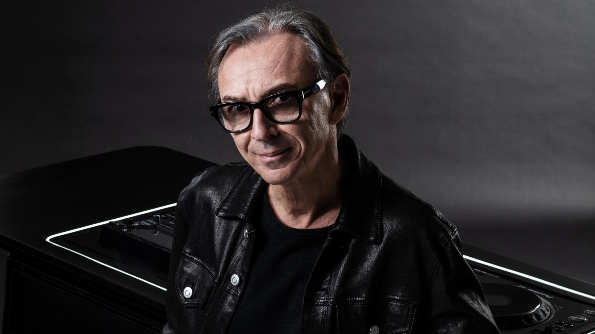 DeejayTime compie 40 anni, Albertino: “La voce non ha età” - La Stampa