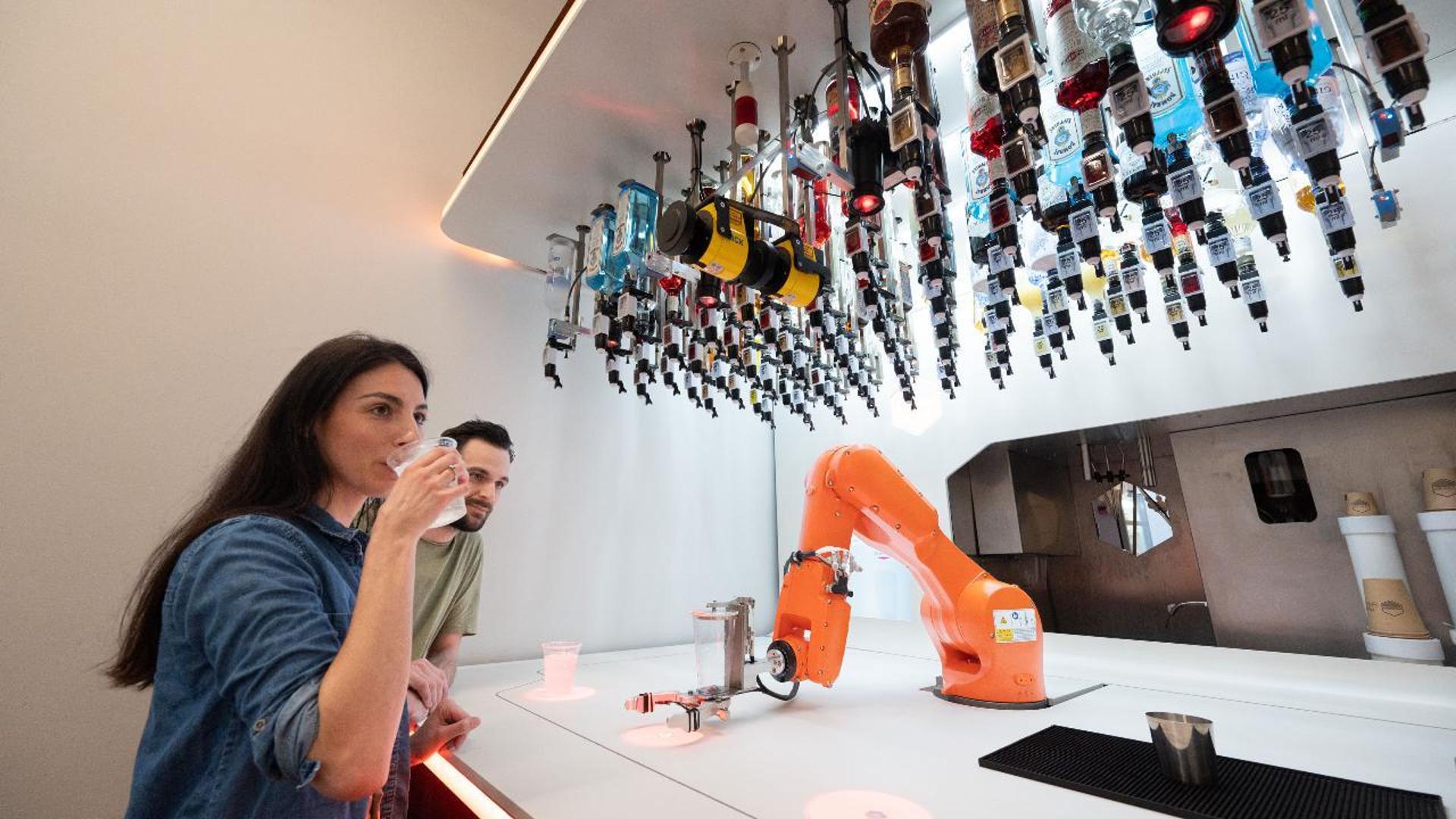 Ecco come Toni prepara i suoi cocktail - La Stampa