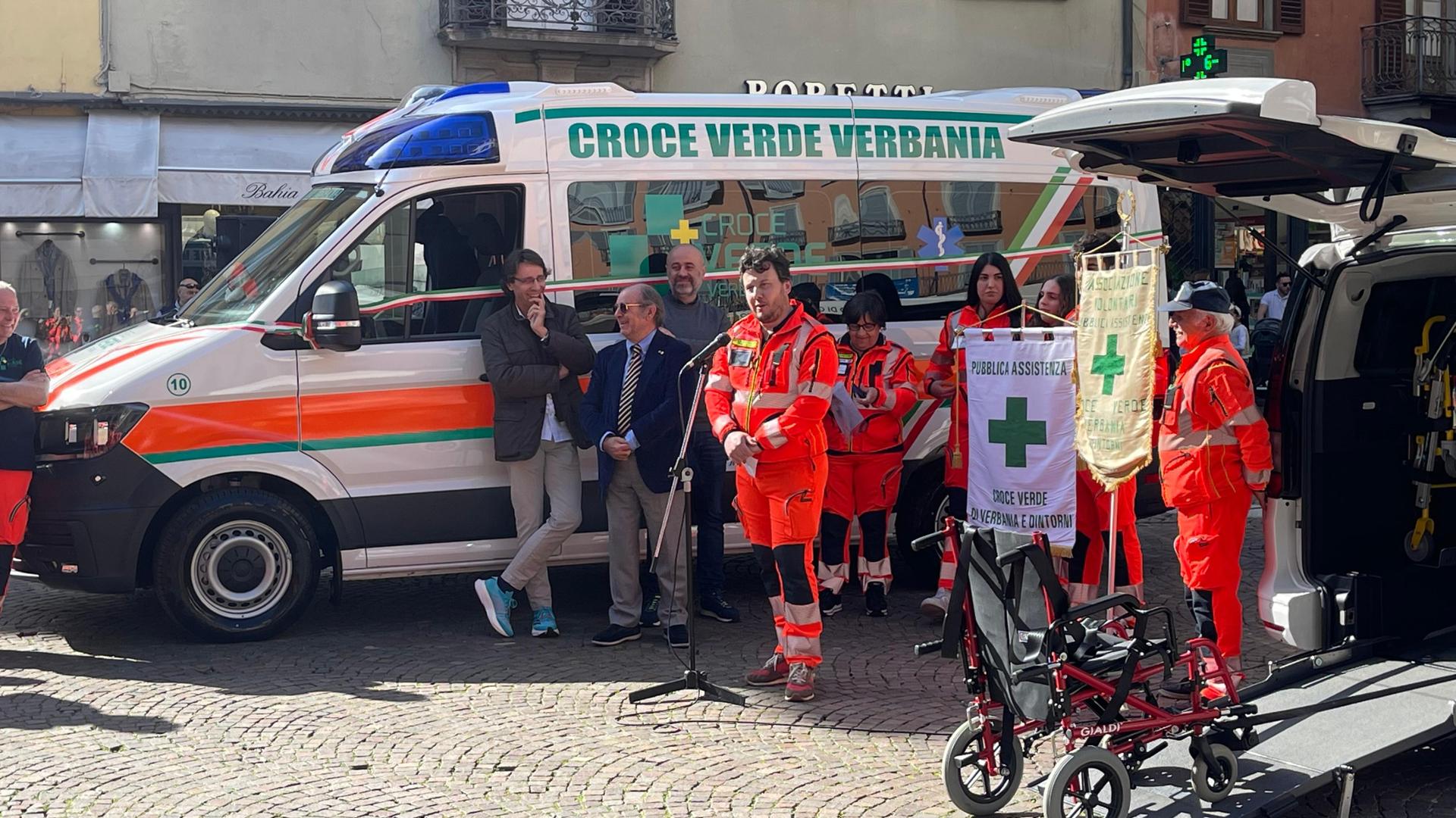Una nuova ambulanza per la Croce verde di Verbania - La Stampa