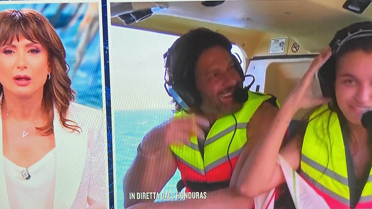 Lo sbarco di Francesca sull'Isola dei Famosi - La Stampa