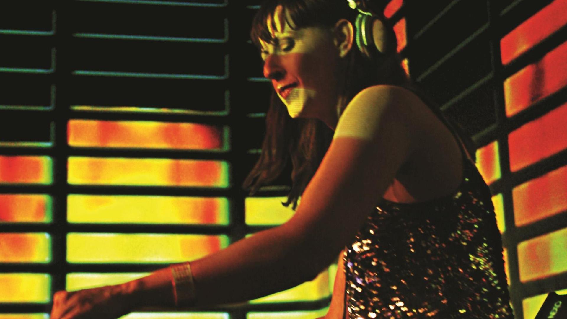 Jayne Conneely Dj Storm tra radio pirata e rave - La Stampa