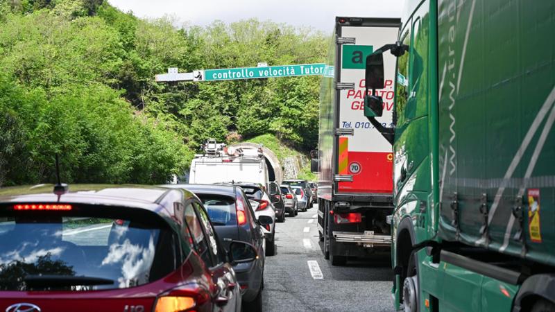 Autostrada A26, dieci chilometri di coda tra Ovada e Masone - La Stampa