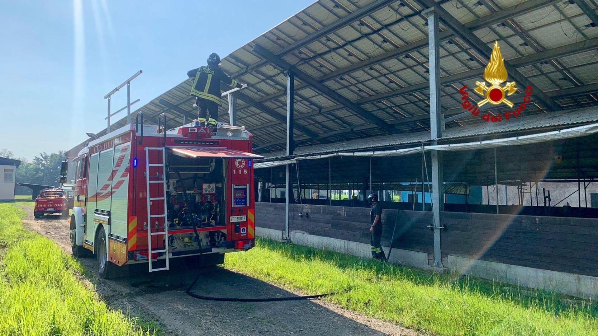 In fiamme il quadro elettrico dell’impianto fotovoltaico di una stalla ...