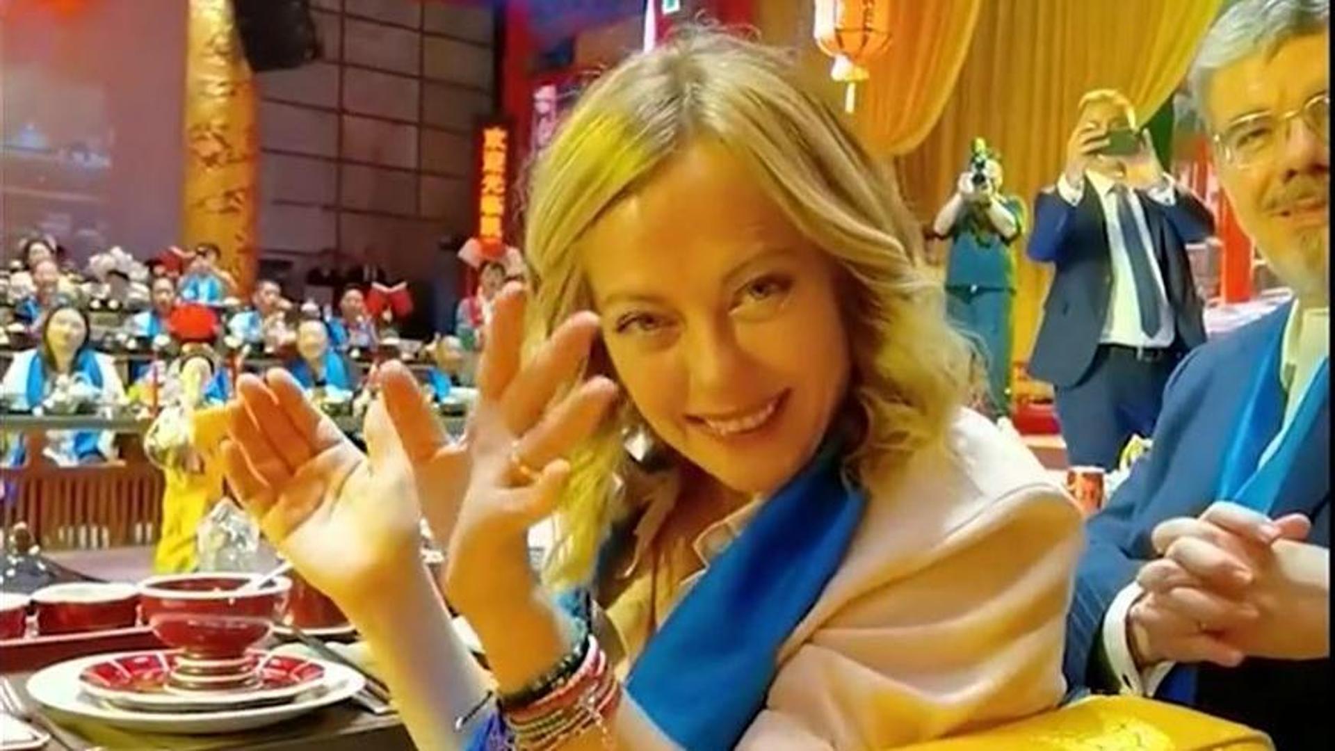Cina, festeggiamenti a Pechino per Giorgia Meloni. C'è anche la figlia ...