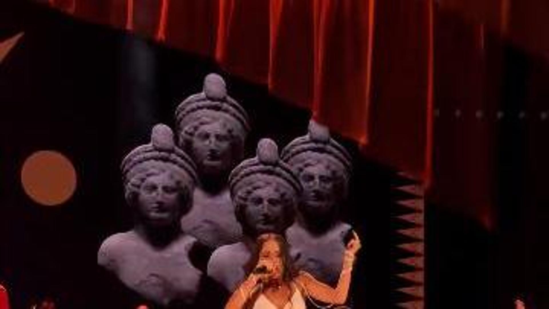 Angelina Mango trascina i 200 mila della Notte della Taranta: canta in ...