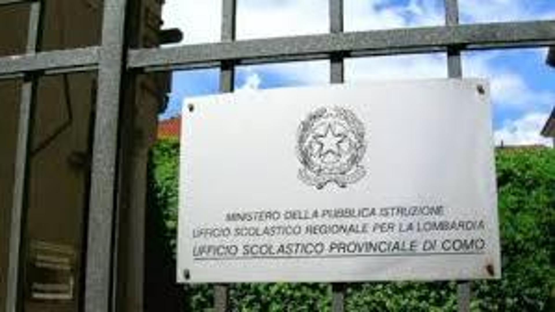 Promette bei voti in cambio di sesso, due studentesse denunciano il ...