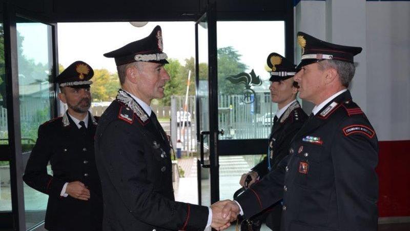 Il generale Andrea Paterna, comandante di Legione, in visita ai ...