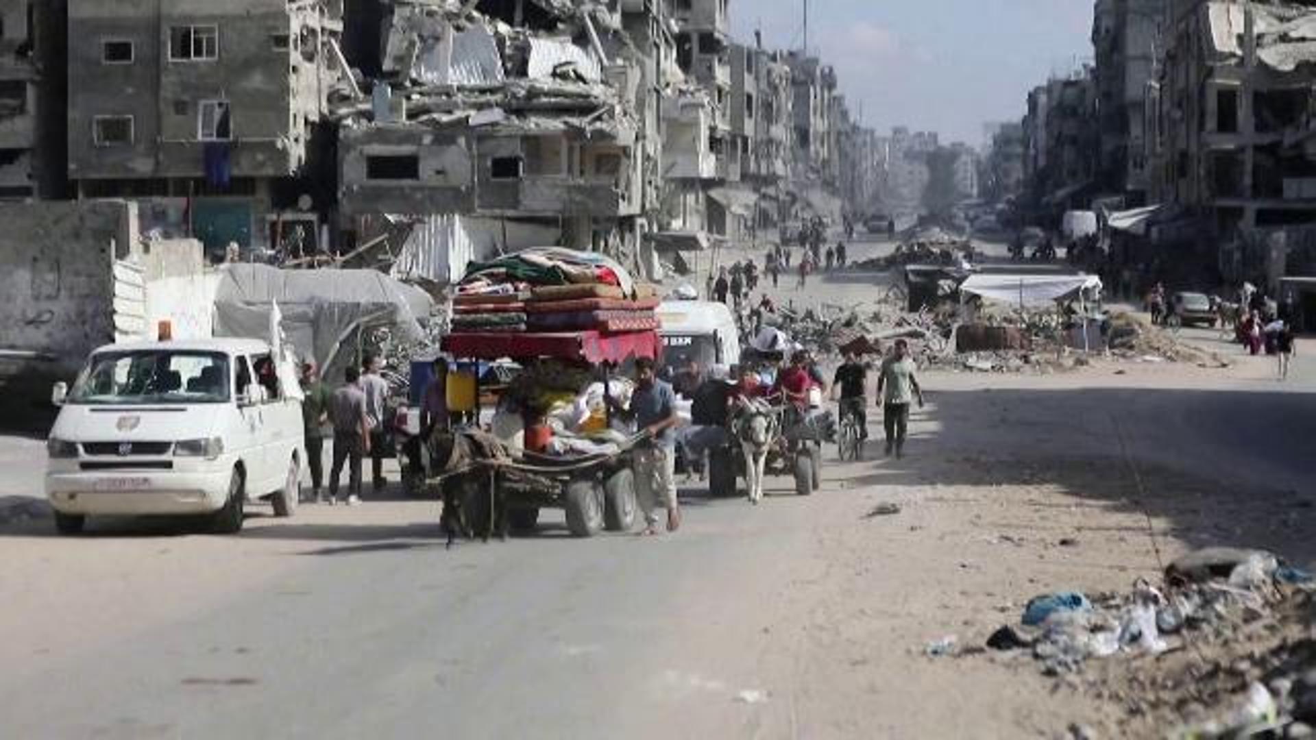Palestinesi in fuga con ogni mezzo dal nord della Striscia di Gaza - La ...