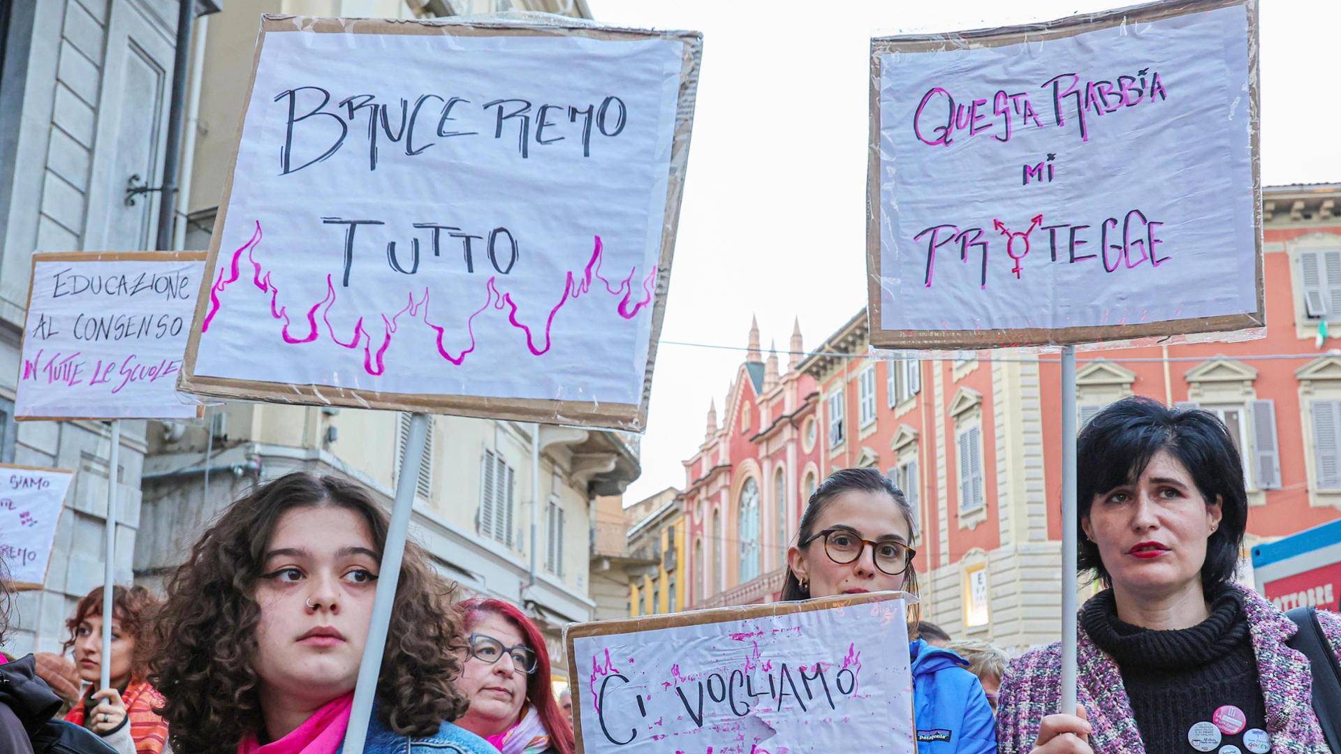 La marcia in piazza ad Alessandria per le vittime di femminicidio - La ...