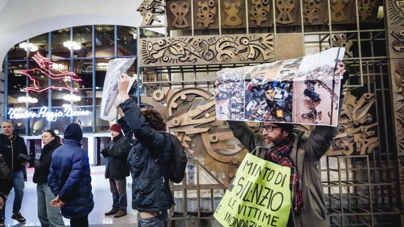 Al Tff la protesta di "Ultima generazione" per l'ambiente: slogan e ...