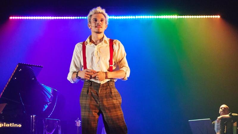 Pietro Morello sul palco: “Il mio non concerto con le voci dei bimbi ...