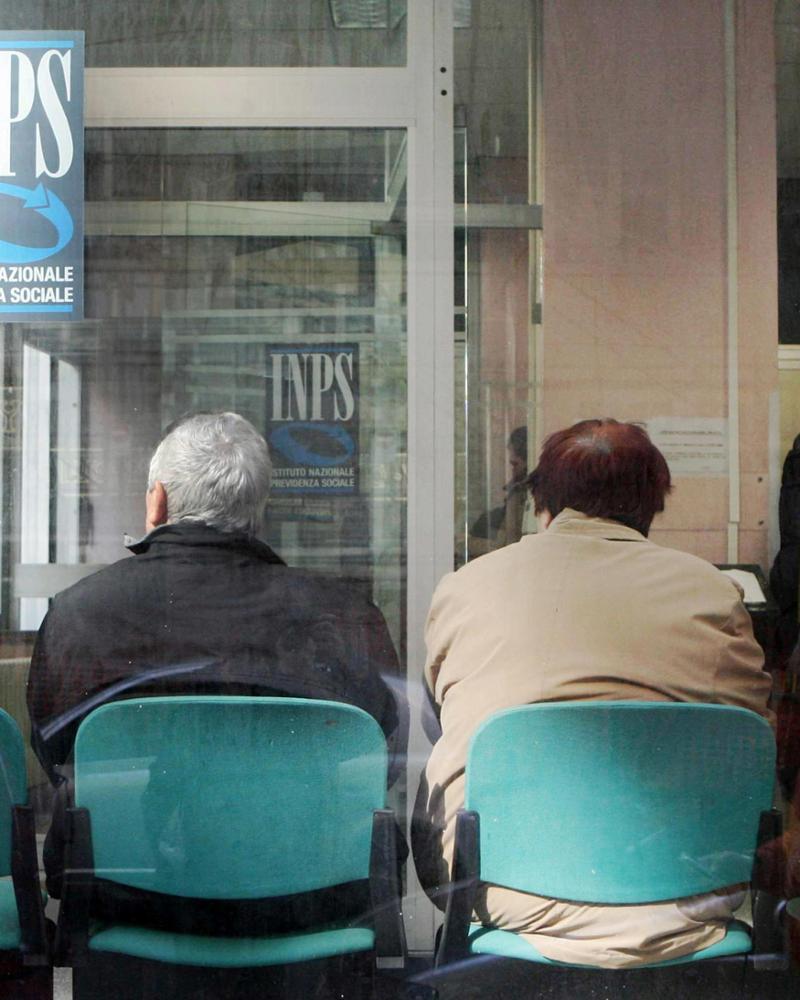 “Senza stipendio da oltre sei mesi”: la protesta dei medici che ...
