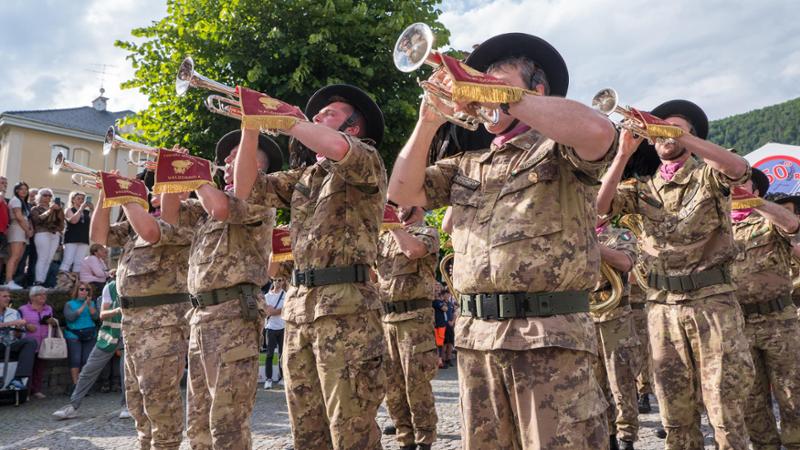 La Fanfara “Valdossola” dei bersaglieri festeggia i 35 anni con un ...