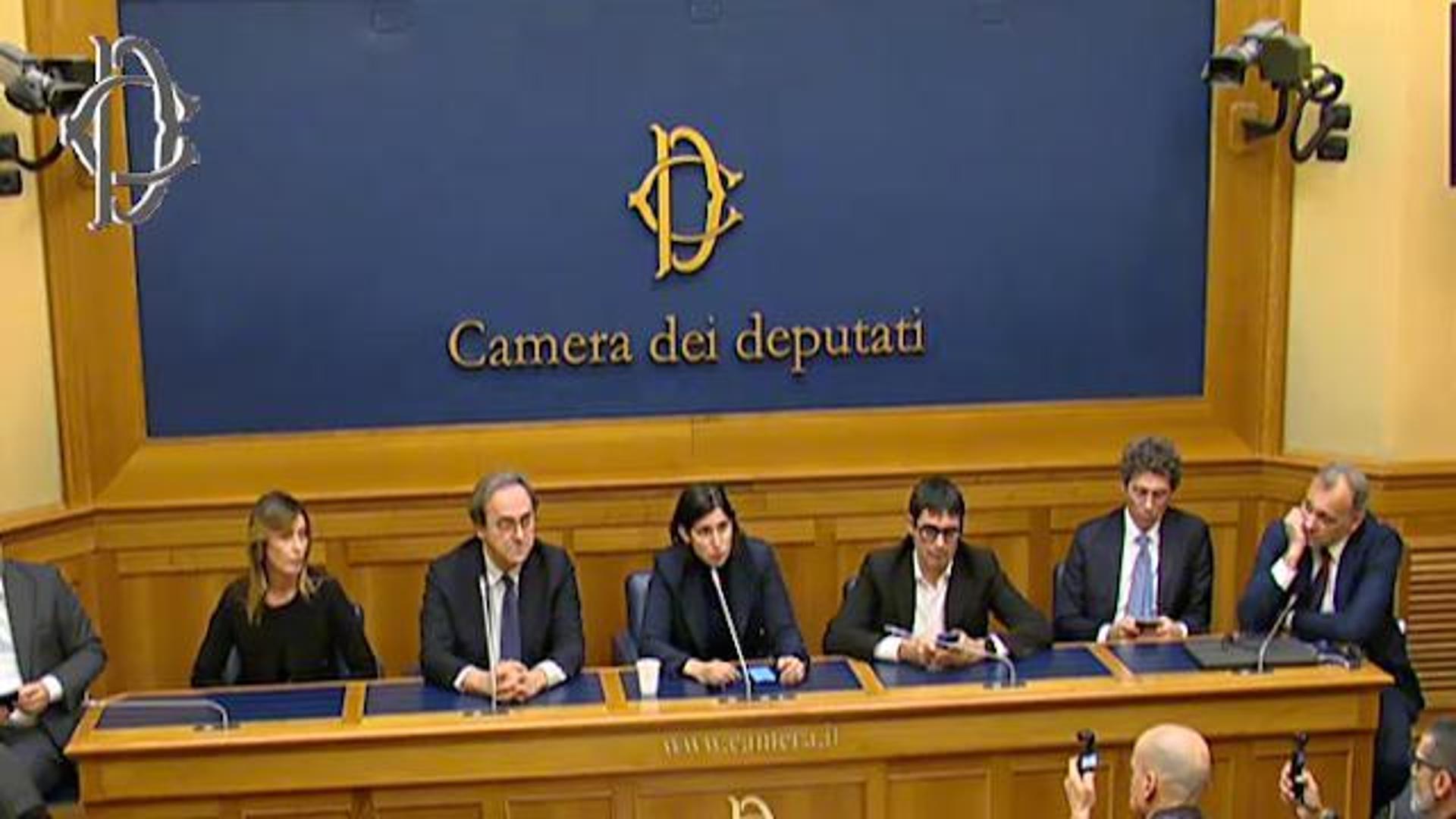 Almasri scarcerato, Schlein: "Meloni smetta di nascondersi nel palazzo ...