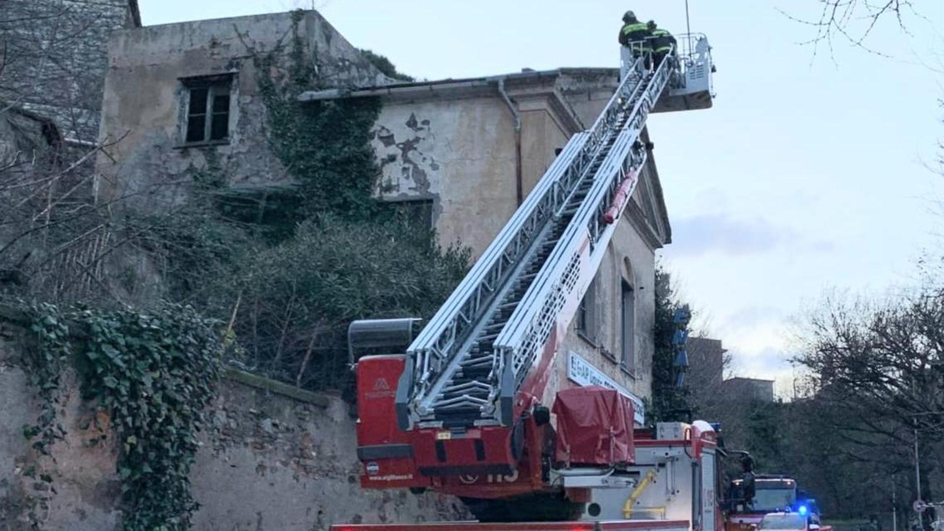 Savona, cadono calcinacci da un fabbricato: chiusa momentaneamente via ...