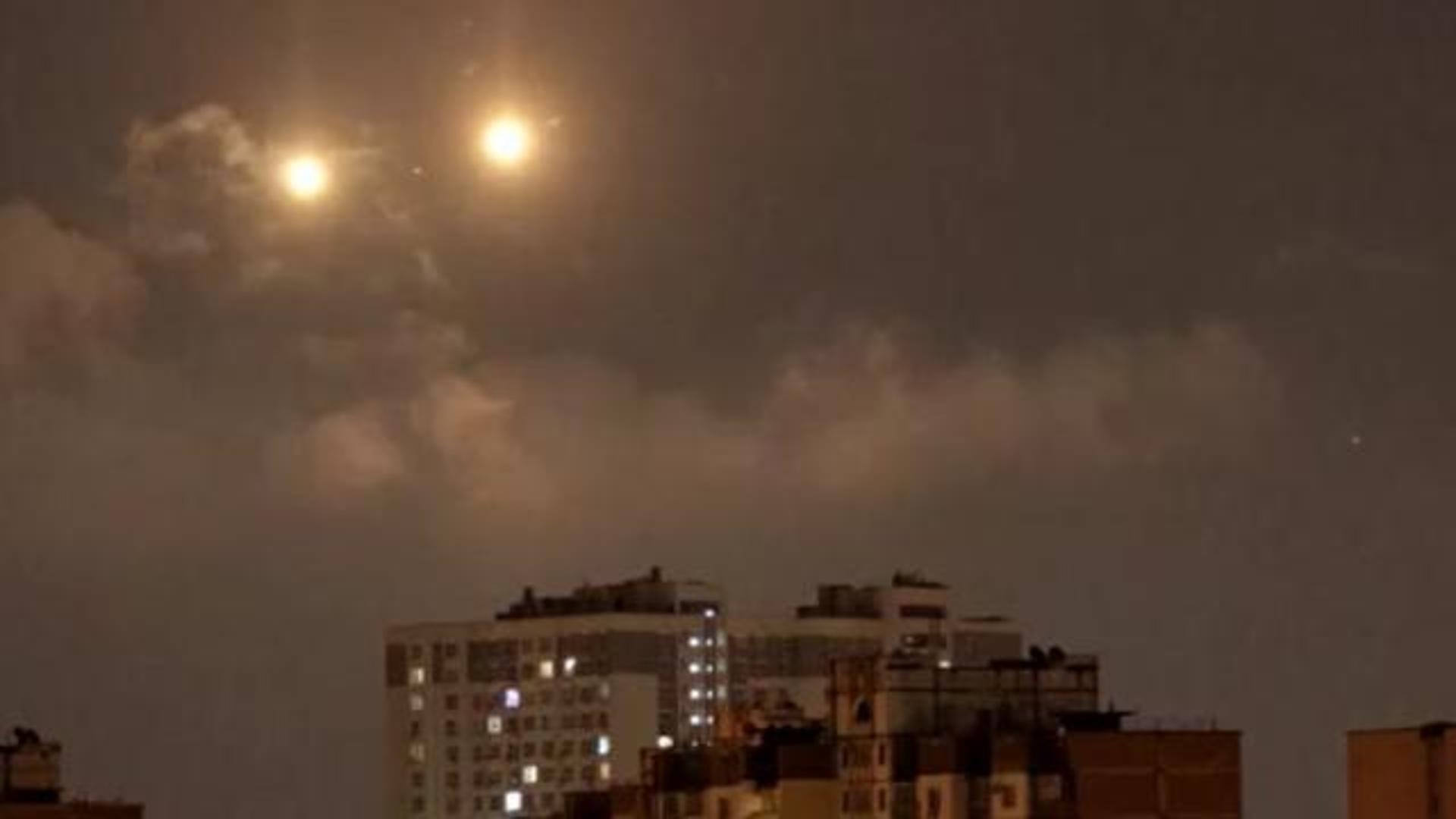 Kiev, battaglia in cielo all'alba: droni russi attaccano, la risposta ...