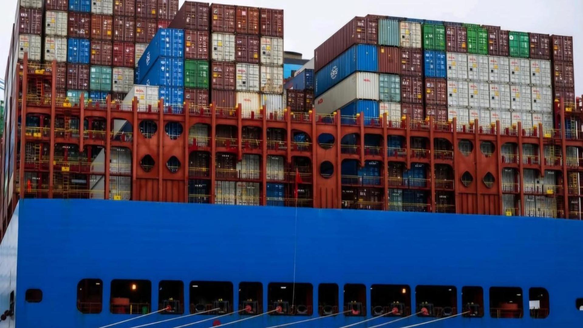 A Vado arriva la nave record: portacontainer di 400 metri - La Stampa