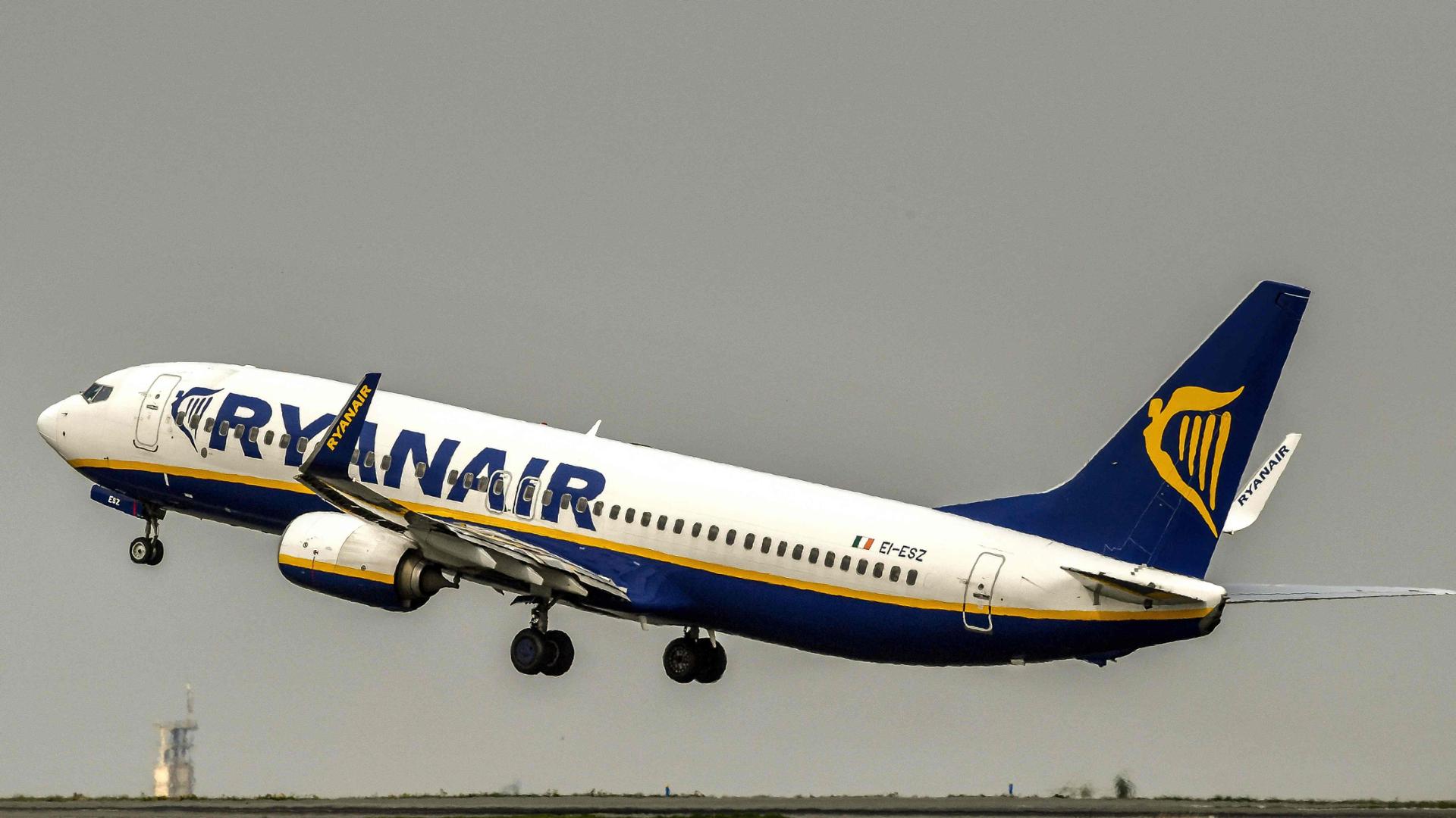 Aereo Ryanair perde quota improvvisamente, paura in volo. Tragedia ...