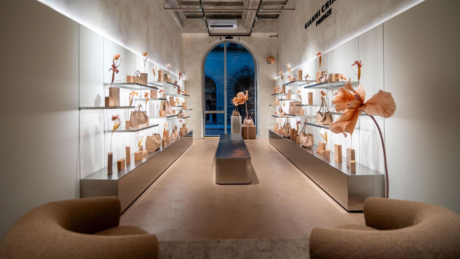 Gianni Chiarini si rifà il look: restyling della boutique a Firenze ...