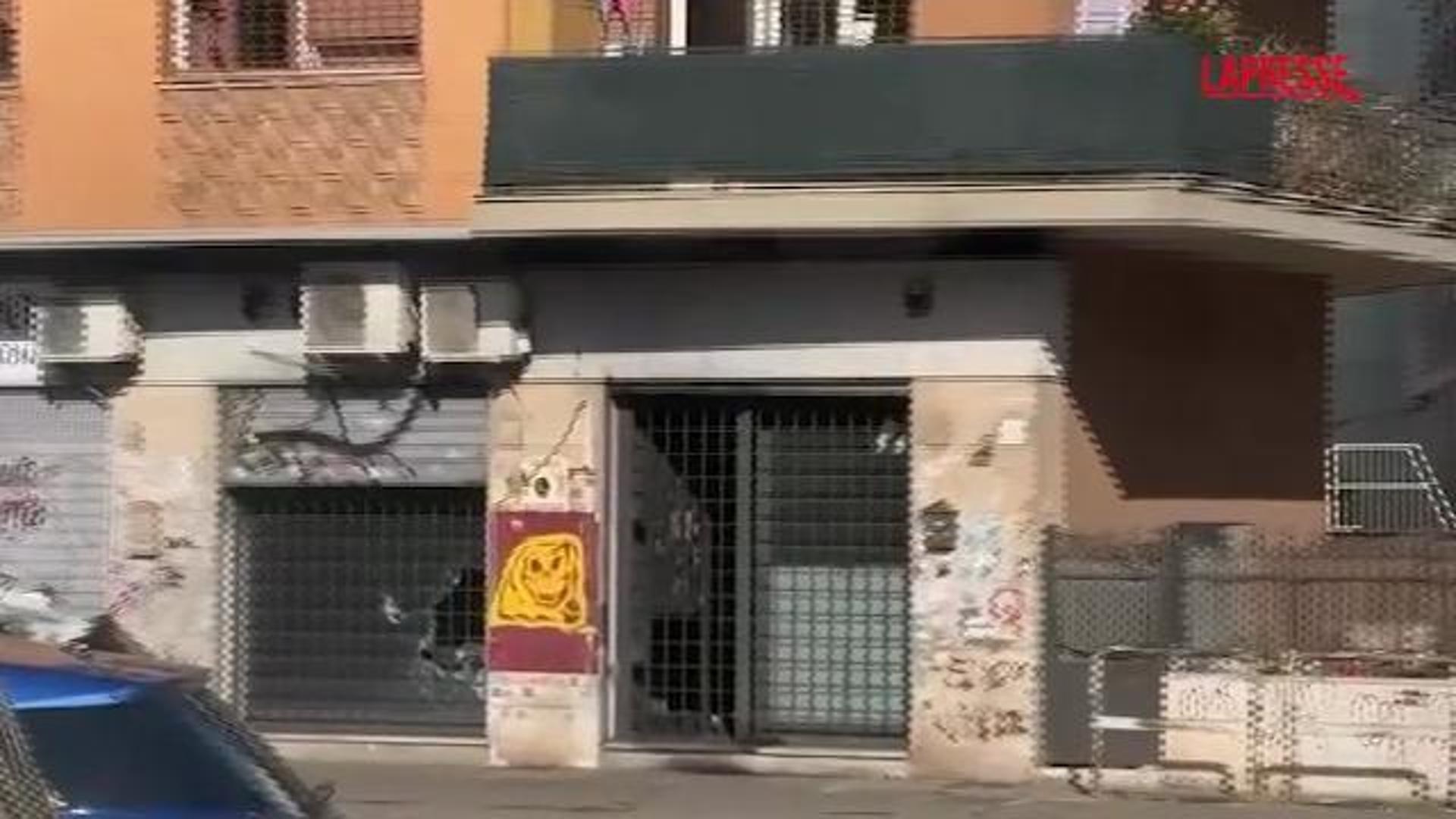 Roma, in fiamme la sede ultras ex Fedayn: le immagini dei ...