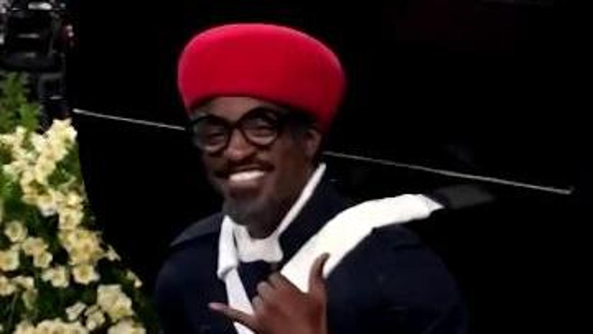 André 3000 conquista il red carpet del Met Gala: il rapper sfila con un ...