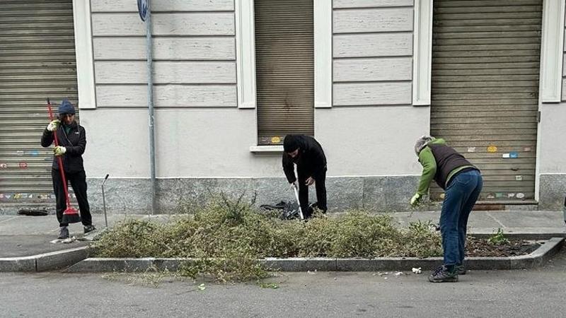 Le 5 donne che sfidano i pusher a Valdocco: “Puliamo le aiuole dalle ...