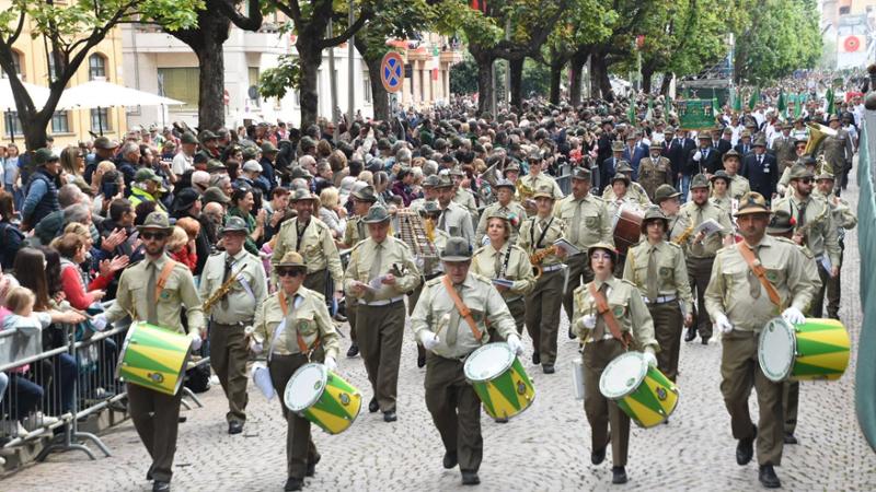 Biella, Crosetto sull’inno fascista cantato all’adunata nazionale ...